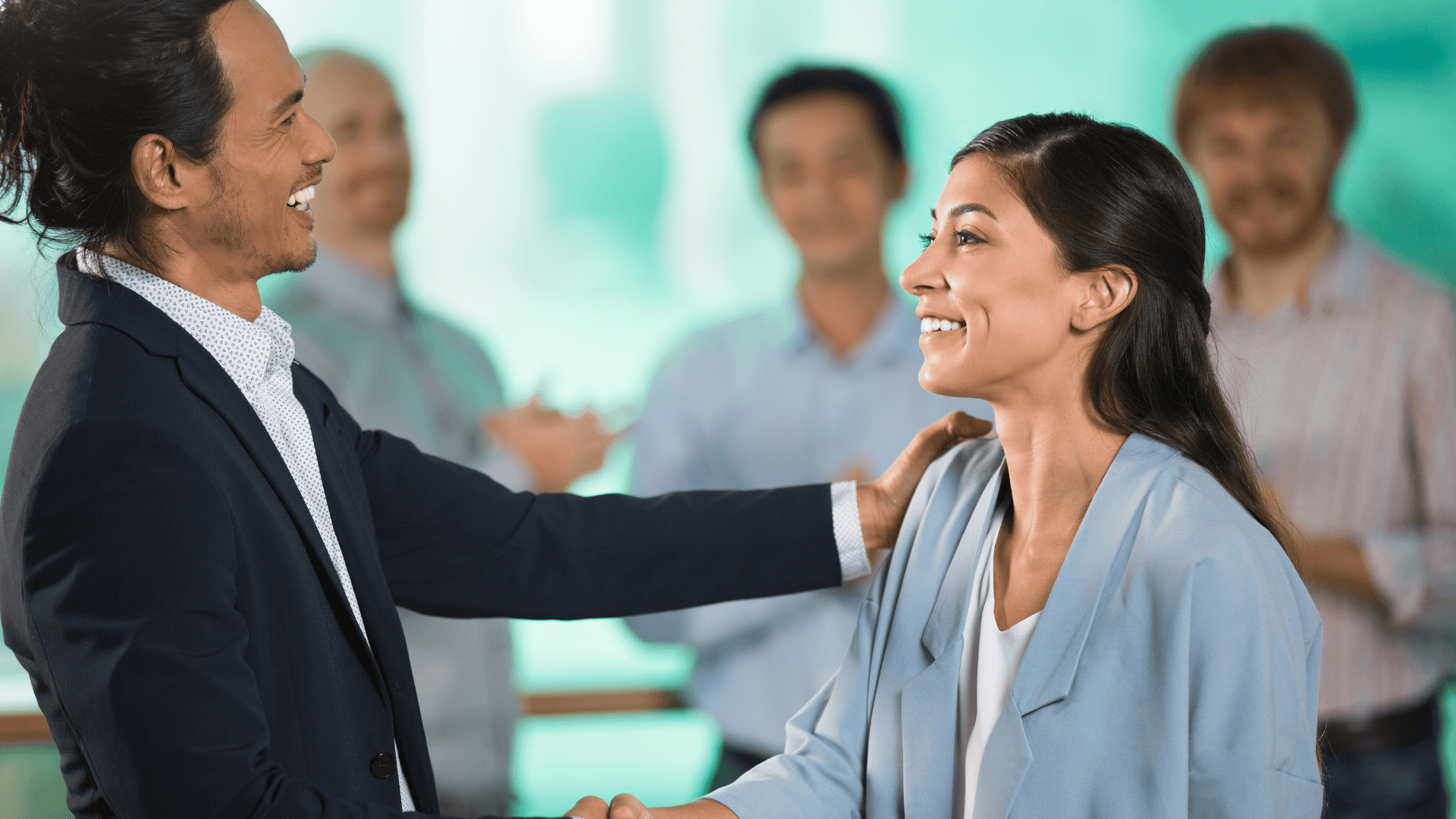 9 Creative Donation Incentive Ideas to Get People to Donate (With Tips)